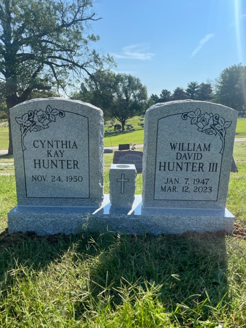 HUNTER UPRIGHT - Bluesprings Monument